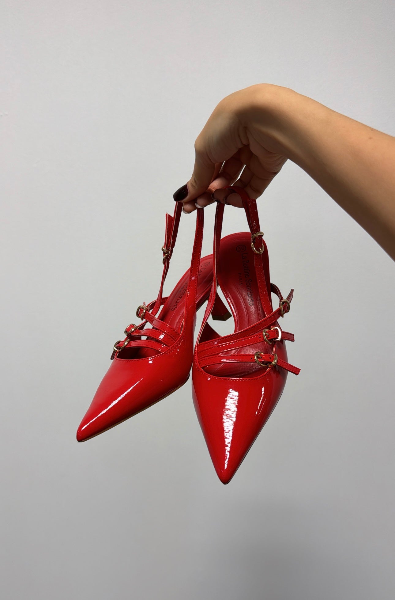 Talons vernis rouges – fleuretcompagnie